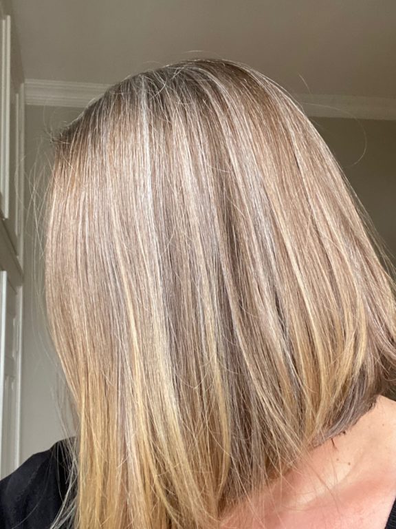 Update graue Haare: wie sieht es aus, Lieblingsshampoo und mehr - Irit Eser